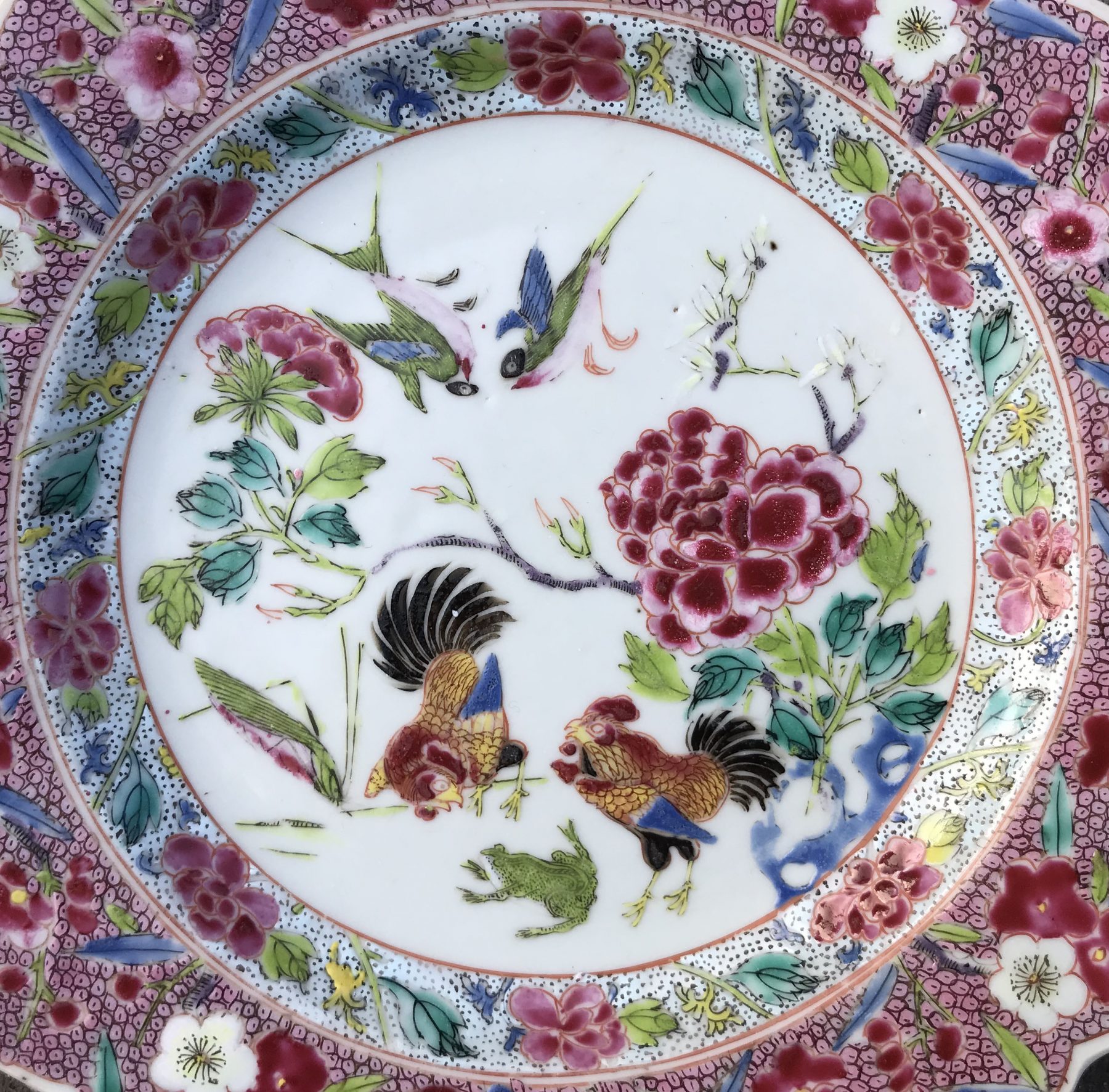 Assiette coqs grenouille porcelaine Chine Yongzheng